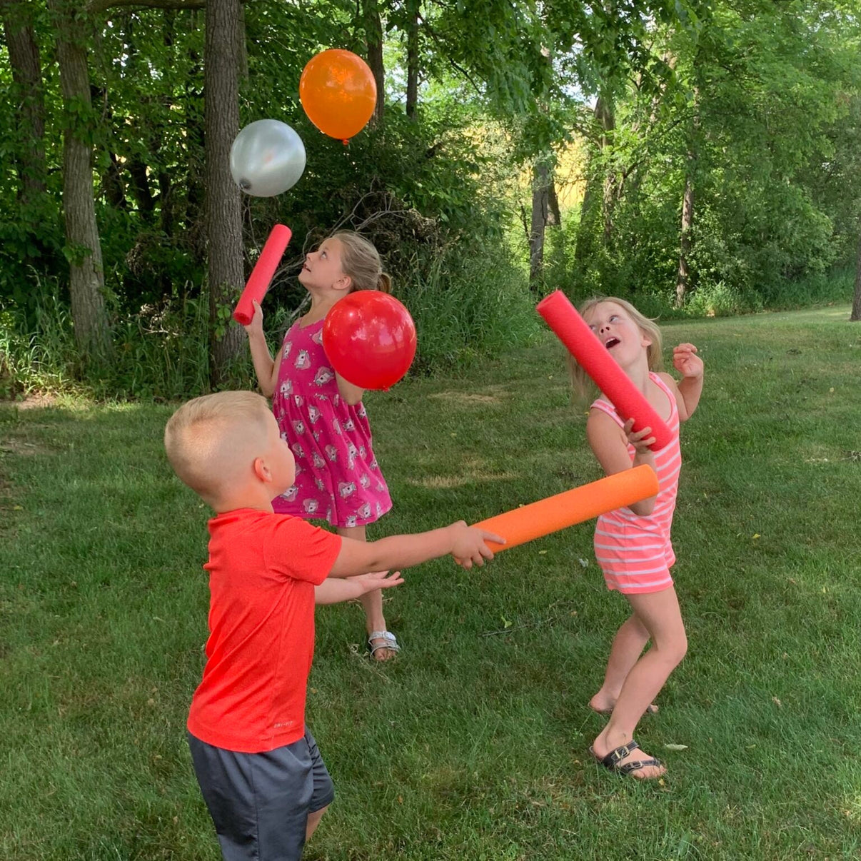 Oodles of Noodles Balloon Keep Up Game – The Ultimate Noodle Balloon C